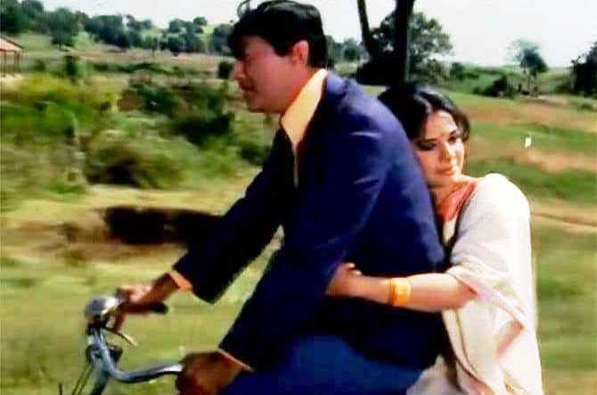 రొమాన్సింగ్ విత్ బైసికిల్... మన సినిమాల్లోనూ అప్పట్లో అవే ప్రేమవాహనాలు... - Muchata