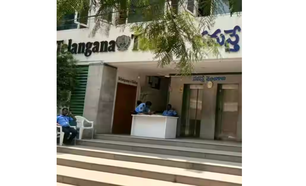 నమస్తే తెలంగాణకు కుదుపులు... అడ్డగోలుగా సిబ్బంది కుదింపులు... - Muchata