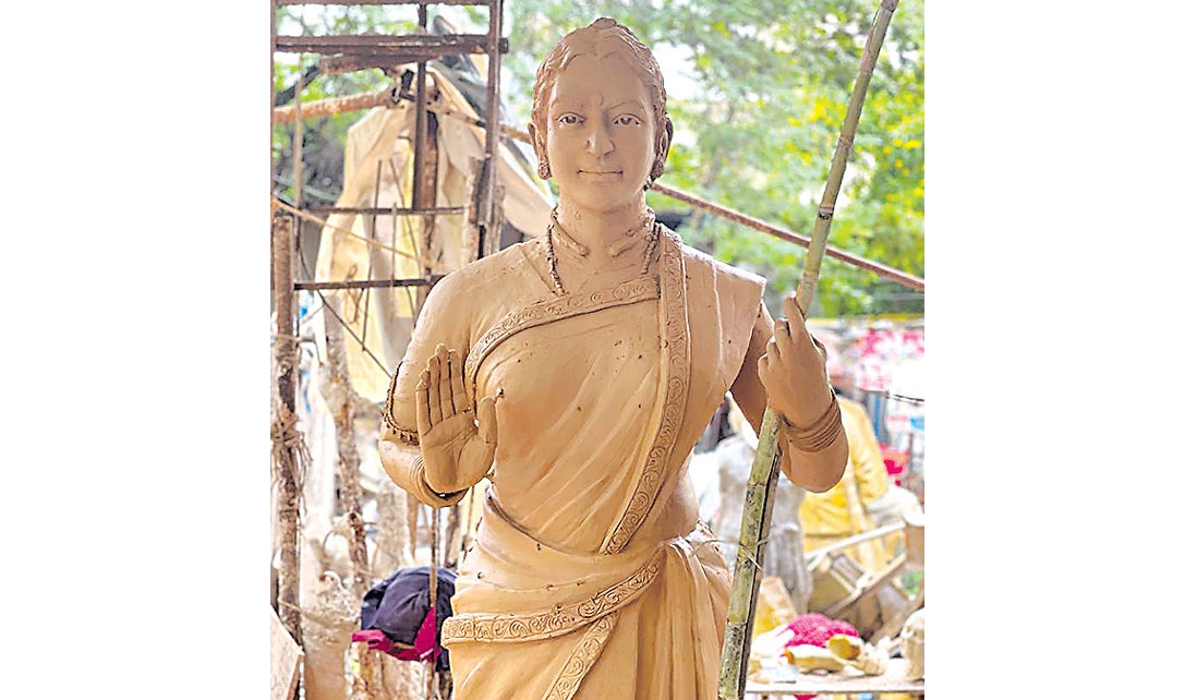 జయజయహే తెలంగాణ జననీ జయకేతనం... ఈమేనా కొత్త తెలంగాణ జనని..?! - Muchata