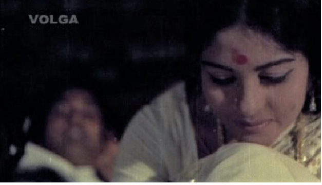 విఫలమైన నా కోరికలు వేలాడే గుమ్మంలో... ఆశల అడుగులు వినపడి... - Muchata