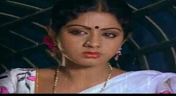 మనసు పడితే చాలు… ఆ మహిళ ఇంటికి పరుపు, మంచం పంపిస్తాడు… - Muchata